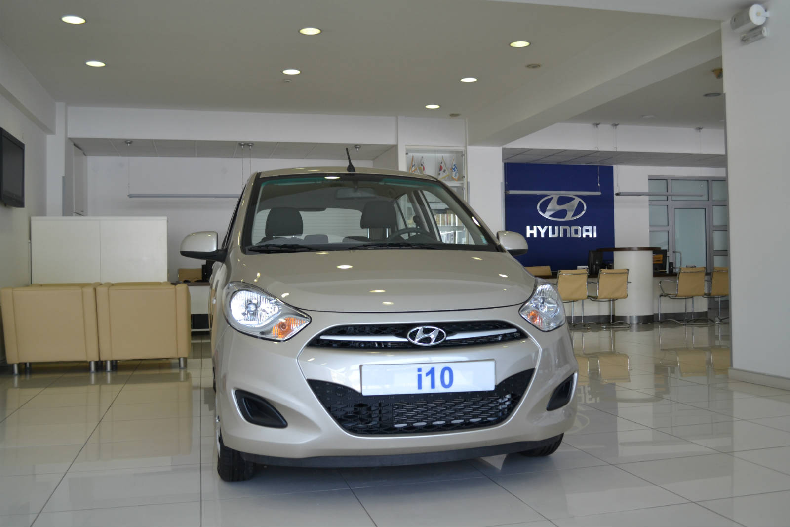 hyundai i10 showroom photo 2 - Muscle Cars Zone!