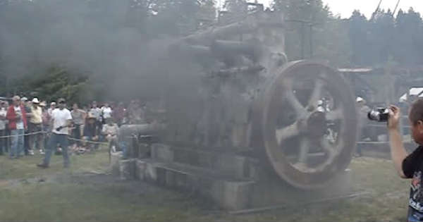 MONSTER ENGINE That Shakes The Ground When It Runs & Has Enormous ...