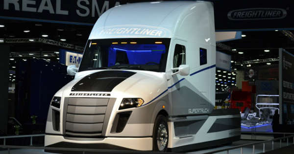 FREIGHTLINER SUPERTRUCK Of Tomorrow! The Most Fuel Efficient Truck On ...