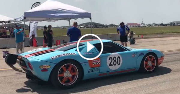 This FORD GT Performs The Worlds Fastest Standing Mile! Watch The Run ...