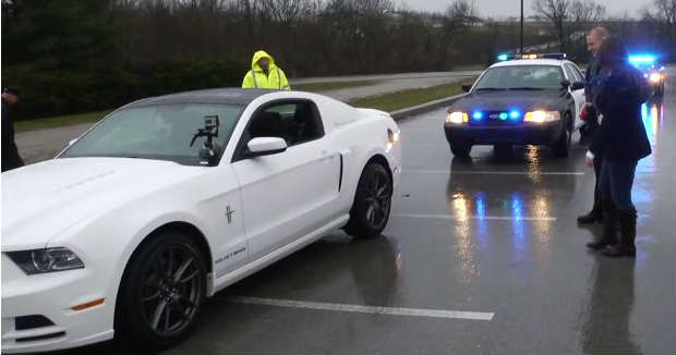 This Driver Asks Policeman To Stop Tapping On His Ford MUSTANG! Things ...