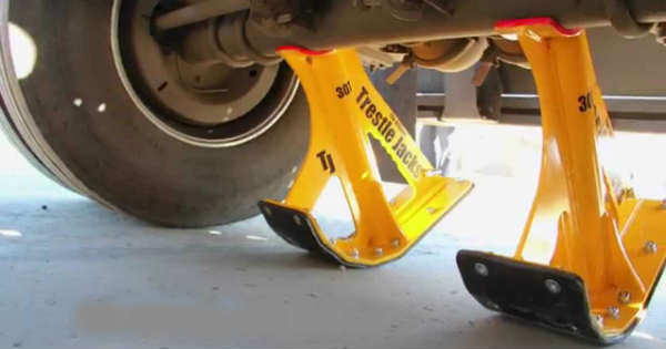 TrestleJack - An Axle Support Stand That Has A Carrying Capacity Of 30 ...