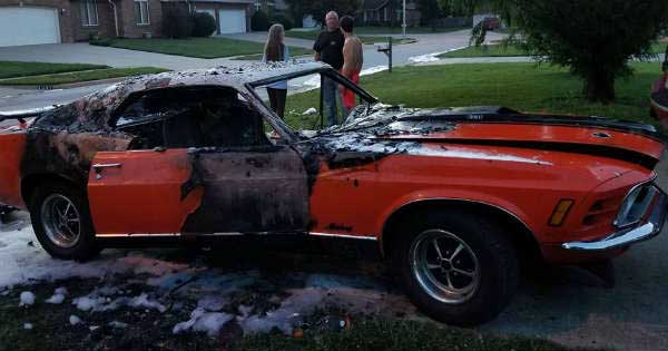 Classic Mustang Burnt Out In Flames – AWFUL! - Muscle Cars Zone!