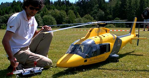 Watch This Gigantic RC Helicopter Crash After Just A Few Minutes Of ...