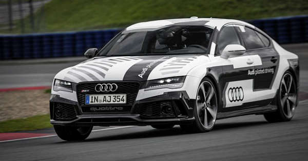 149 MPH! The Audi Self Driving Car RS7 Runs Its 1st Lap!