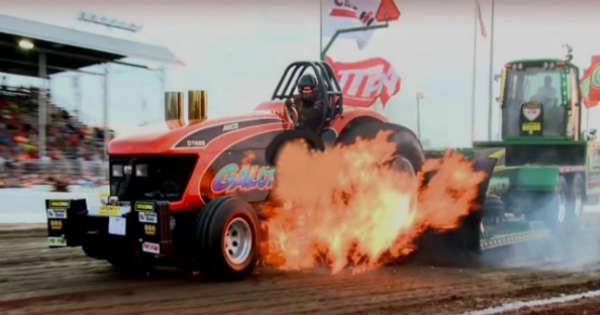 This Tractor Pulling Competition Has A Lot Of Crashes – Here Are Some ...