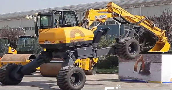 Nothing Can Stop This Powerful Walking Excavator! - Muscle Cars Zone!