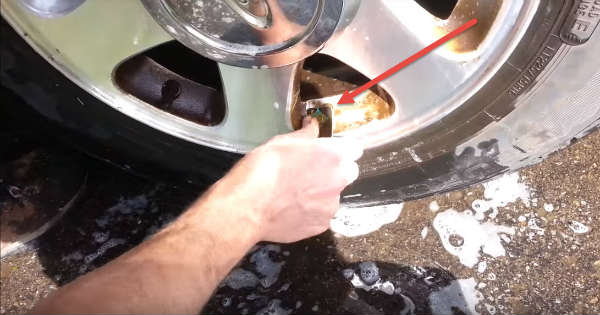 Amazing Trick For Cleaning Brake Dust on Aluminium Wheels! - Muscle ...