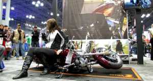 How To Easily Lift A Fallen Motorcycle! - Muscle Cars Zone!