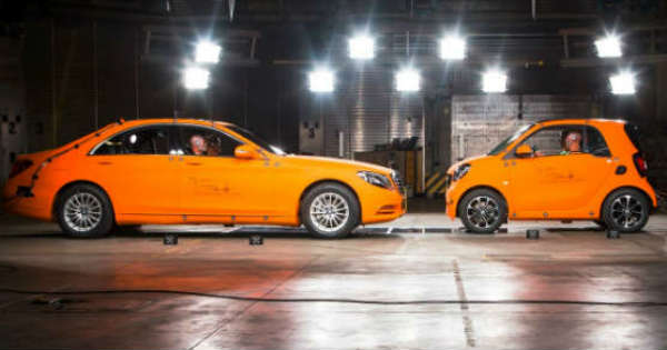 Crash Test: Mercedes Smart vs Mercedes S-Class! - Muscle Cars Zone!