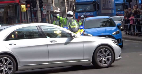 This Is What Happens When You Block Convoy In The UK! - Muscle Cars Zone!