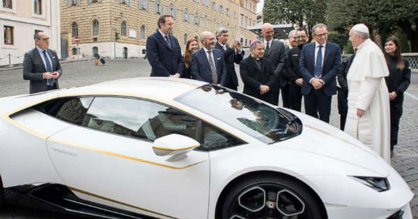 Pope Francis Was Gifted A Lamborghini Huracan & Will Auction It For ...