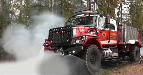 The Bulldog Extreme Truck Takes Firefighting To The Next Level ...