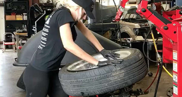 This Girl Changes Tires Like A Pro! - Muscle Cars Zone!