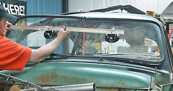 What causes Windshield to Crack? Tips on Maintenance and the Repair ...