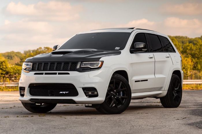 In The Market For A New Car? Reasons To Get A Jeep - Muscle Cars Zone!